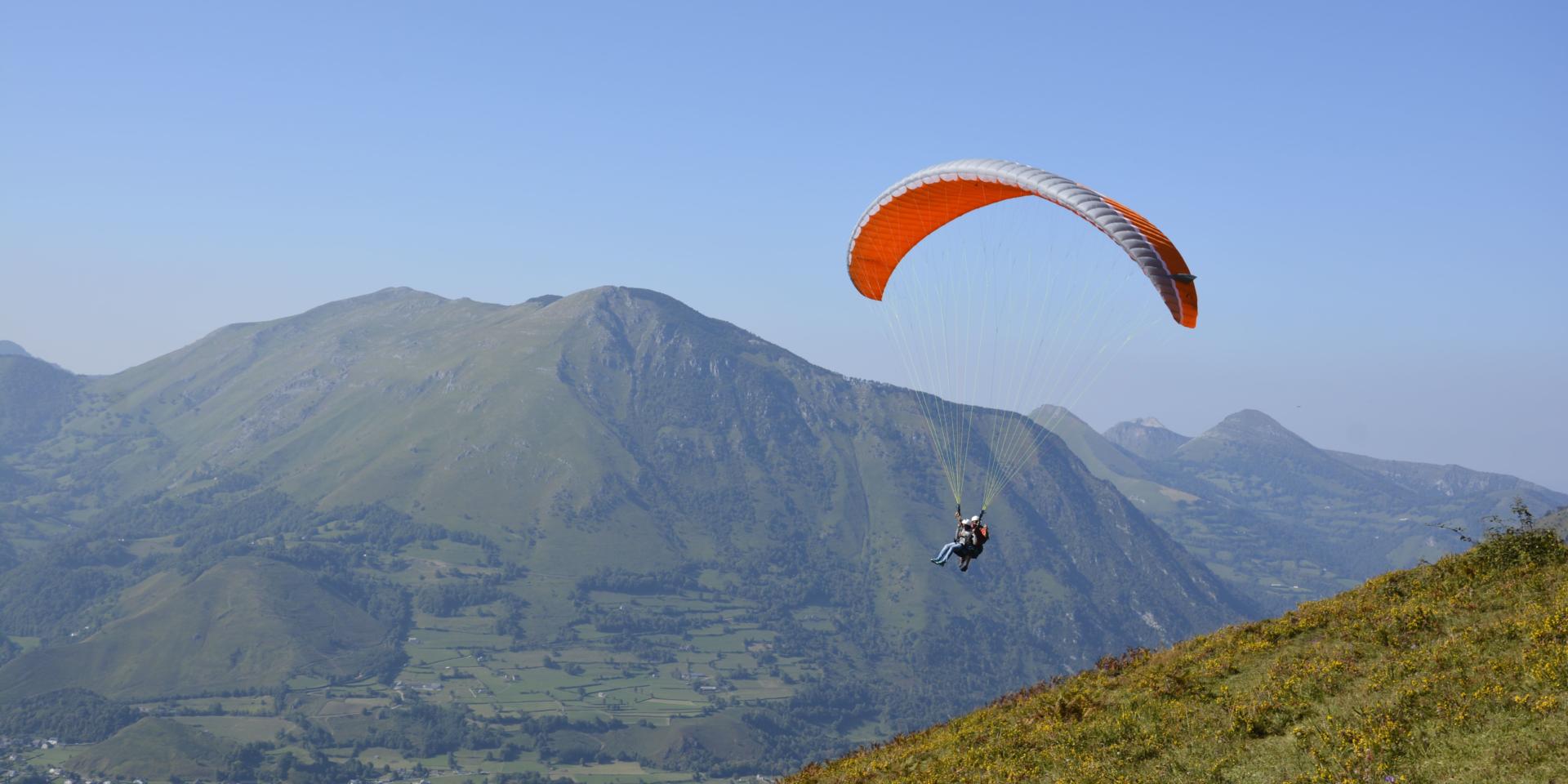 Partez à la découverte du parapente dans les Pyrénées | Site officiel ...